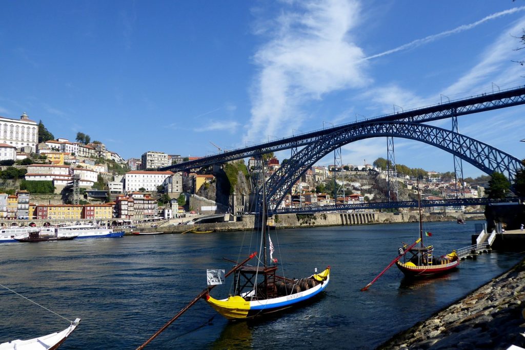 Porto, czyli mosty, wino i azulejos – www.polacyzagranica.eu